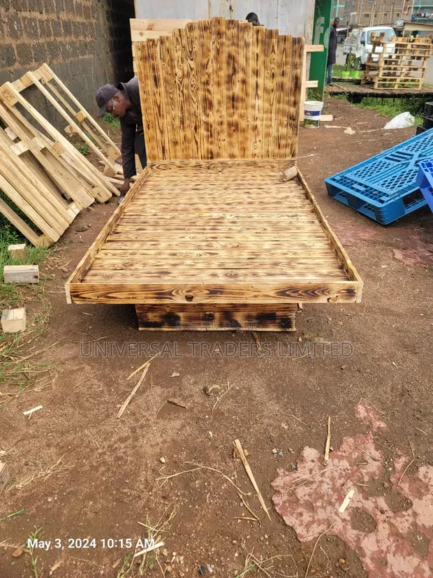 Floating Pallet Bed