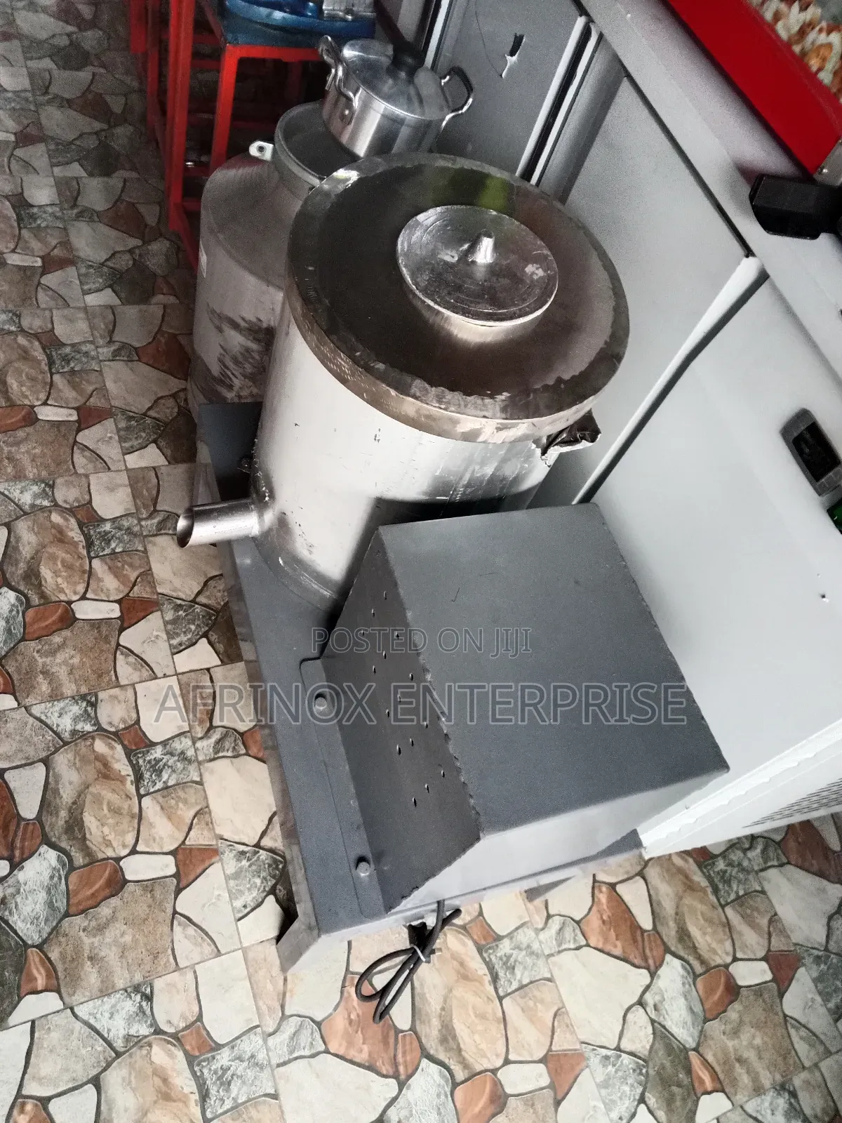 Commercial Potato Peeler Machine Peels Kilos of Potatoes in Minutes ...